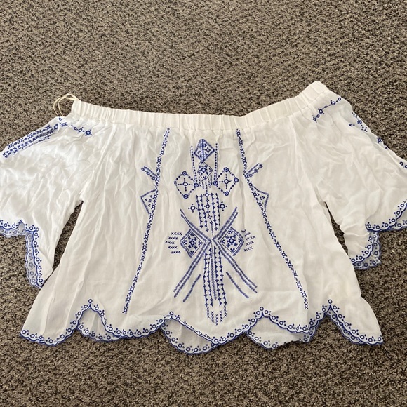 onetheisland | Tops | Nwot Gorgeous Flowy Crop Top | Poshmark